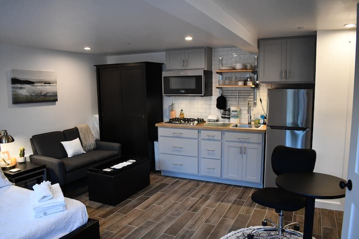 Tranquil Mission Canyon Studio On Private Road - Santa Barbara, CA