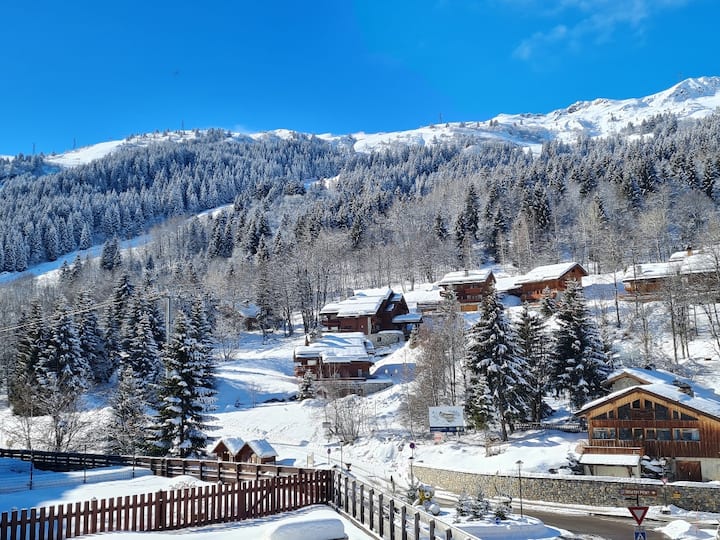 Prime Location Meribel Centre - Sleeps 4 - Les Menuires