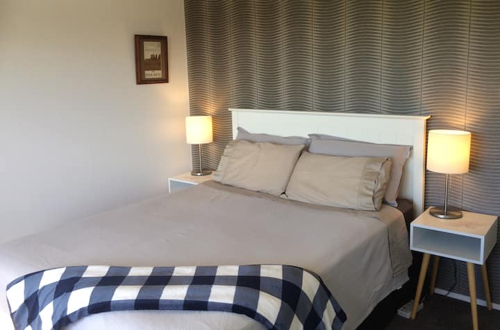 Piwakawaka Garden Stay - Enjoy Rural Tranquility. - Waipu
