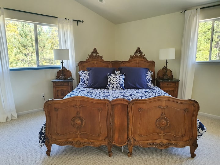 Thanktuary Queen's Loft- Forest & Sea Delight! - Gualala, CA