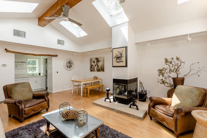 Totem Cabin - Steps Away From Town Center! - Idyllwild-Pine Cove, CA