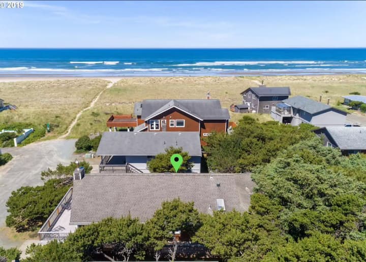 Large Home W Ocean Views, Hot Tub + 1 Min To Beach - Manzanita, OR