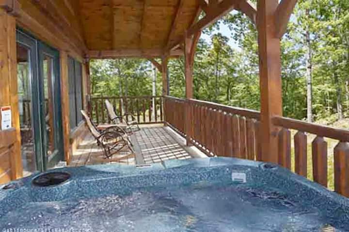 Gatlinburg Falls! Fun  Game-room & Private Hottub - Gatlinburg, TN