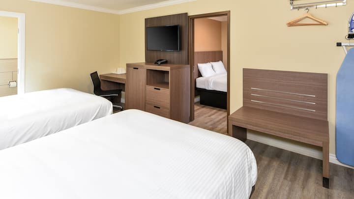 Family Suite With 2 Rooms - Long Beach, CA