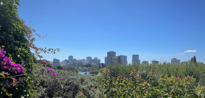 Garden Flat With City Vistas-central Location - Oakland, CA