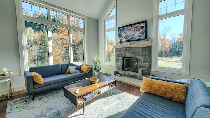Cozy Chic Cliffside Retreat - Park Passes Included - Huntsville