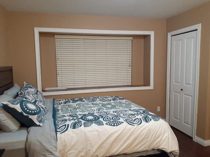 Private Bedroom Near Bus Stop & Airport (Noisy) - Vancouver