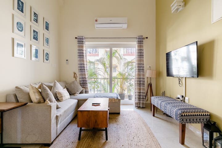 Artist's Home With Pool In Assagao - Goa