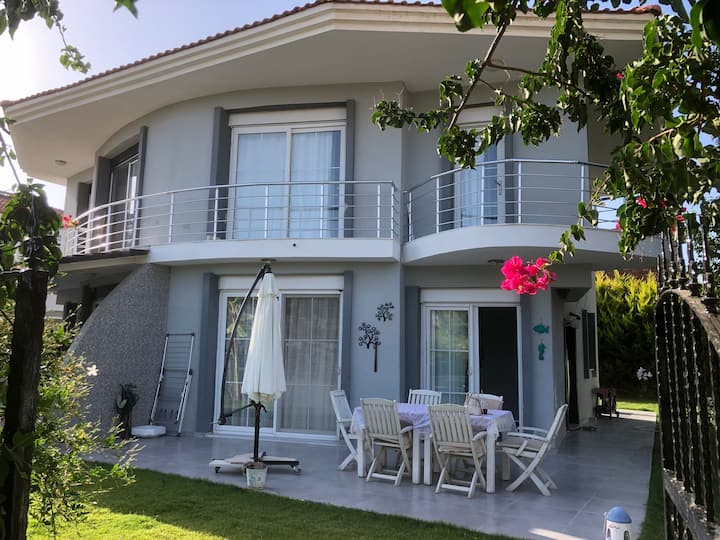 ÇEşme ÇIftlikköy’de Müstakil 3 Odalı Villa - Çeşme