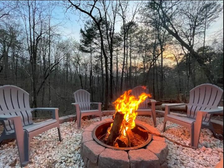 Private Cabin  Hot Tub  Pet Friendly Fiber Wifi - Georgia, GA
