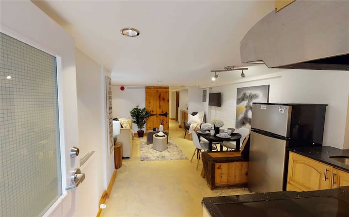 Entire 1-br Lower Unit, Laundry, Backyard - Toronto