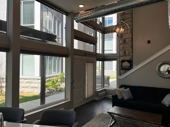 Downtown Luxury Penthouse Suite With Rooftop Deck! - Bloomington, IN