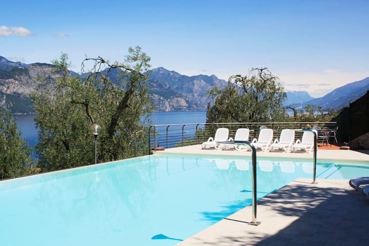 Apartamento De Vacaciones Castelletto Di Brenzone Para 2 - 4 Personas Con 1 Dormitorio - Casa Adosad - San Zeno di Montagna