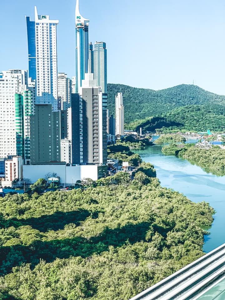 Próximo Mar / Andar Alto / 1 Por Andar/ Ar+tv+wifi - Balneário Camboriú