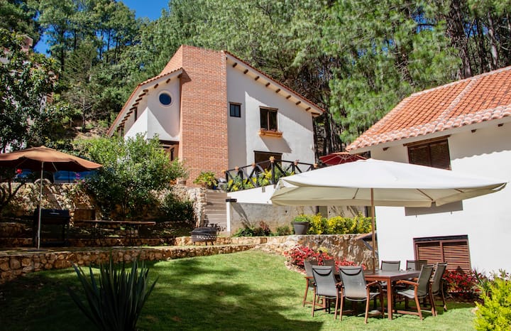 Villa Encino, House In The Forest For 10 People - San Cristóbal de las Casas