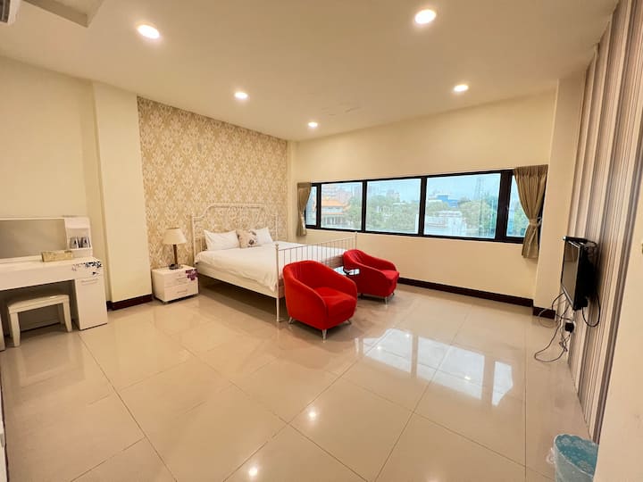 迷人旅居～花蓮東大門夜市旁民宿~超近~附近免費停車~大窗戶 - Hualien City