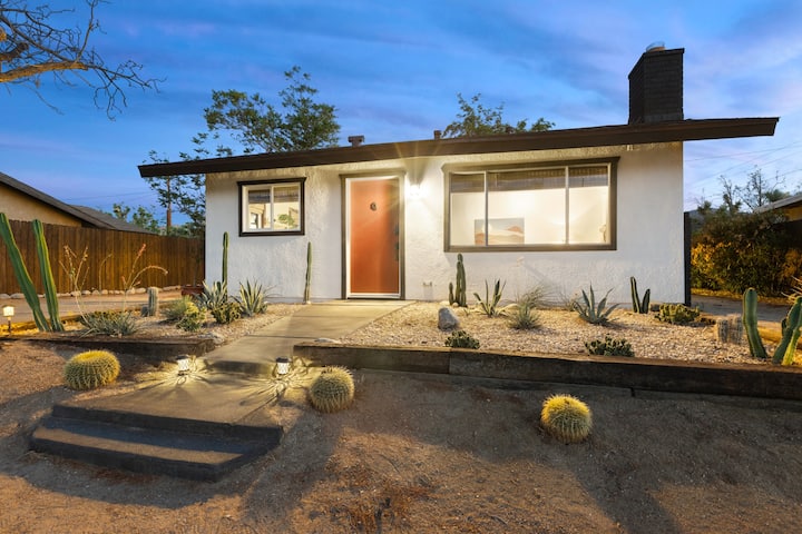 Navajo Trail House With Hot Tub - Yucca Valley, CA