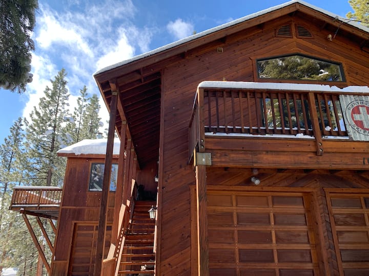 Super Cozy Ski Lodge With Year Round Amenities - Truckee, CA
