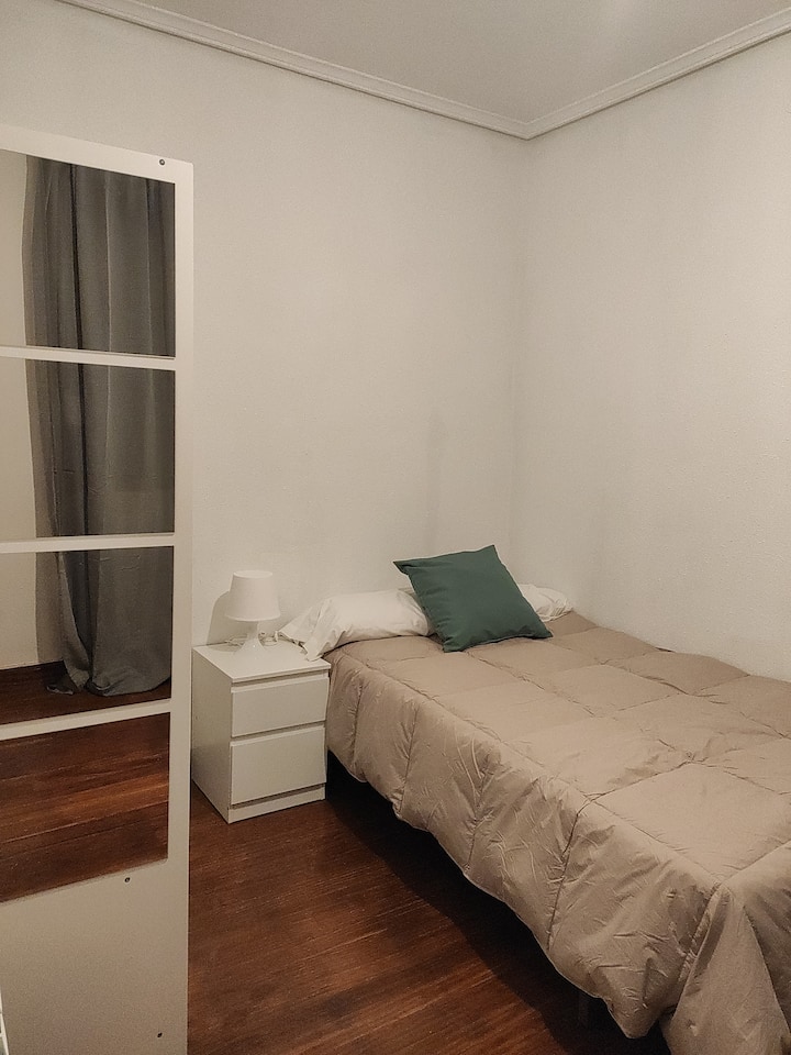 Se Alquilan Habitaciones Con Gastos Incluidos - Bilbao