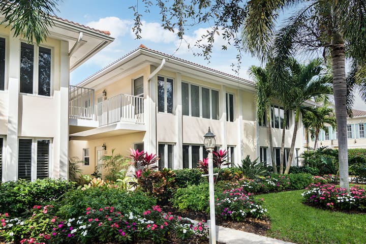 Beach Breeze - Olde Naples Condo Steps To The Beach! - ネープルズ, FL