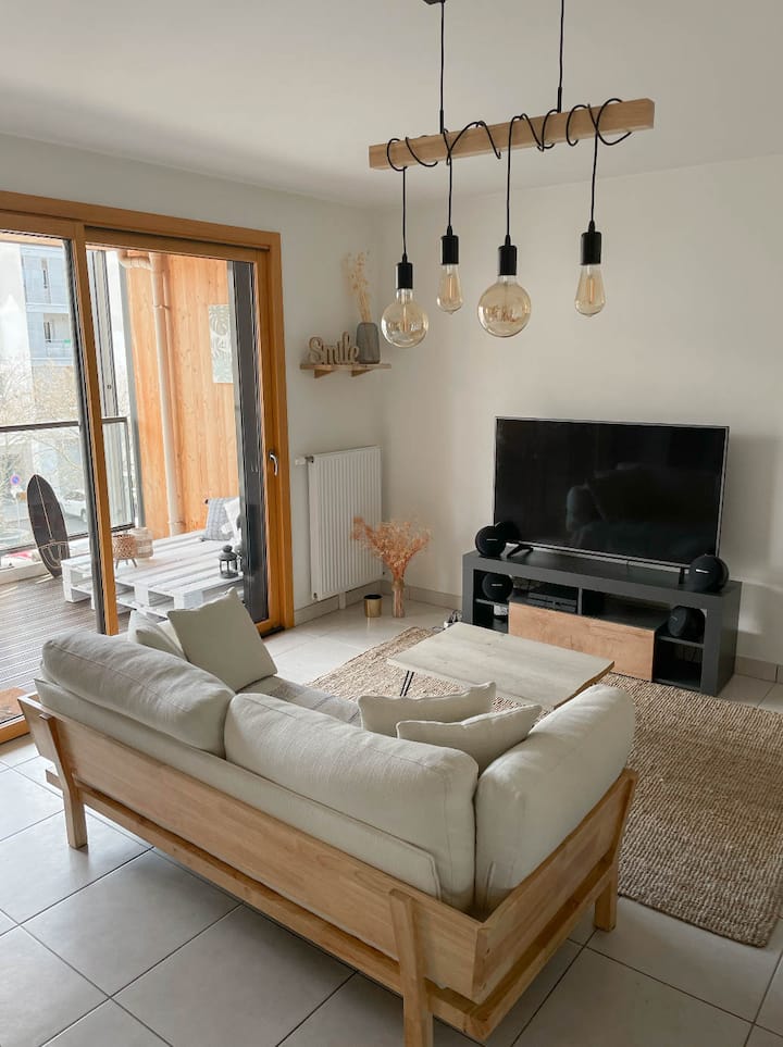 Chambre Dans Magnifique T3 +Loggia   Tassin Centre - Tassin-la-Demi-Lune