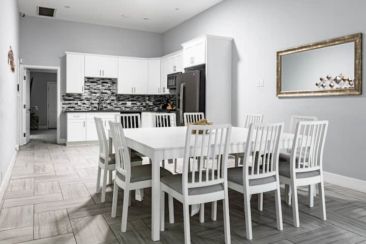 La Modern 6br.
Gated Home Extend Stay
Move Ready - Los Angeles, CA