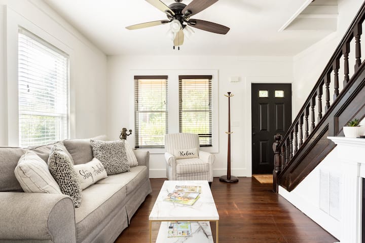 Renovated Townhouse, Walk To All - Greenport, NY