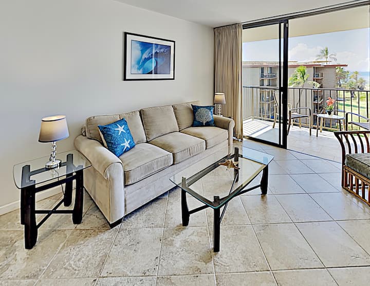Stunning Ocean & Pool Views Fully Upgraded Condo! - Maui, HI