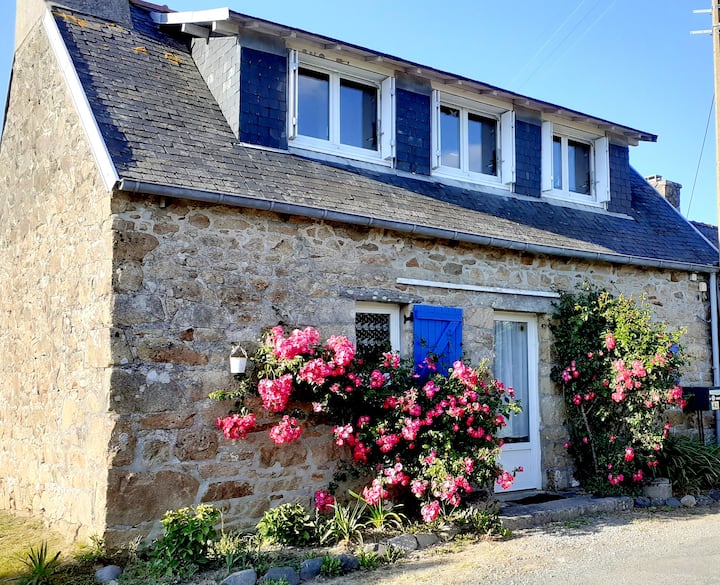 Petite Maison Bretonne (2 P + 2 Enf.) Bien Située. - Lannion