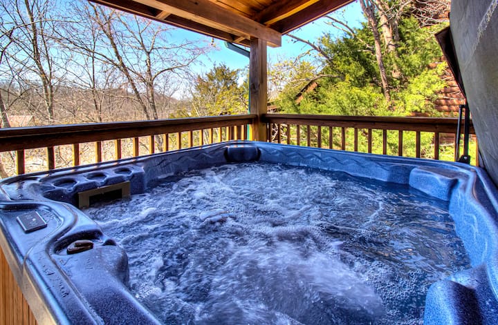 Resort Cabin-hot Tub-game Room-pool Table-private