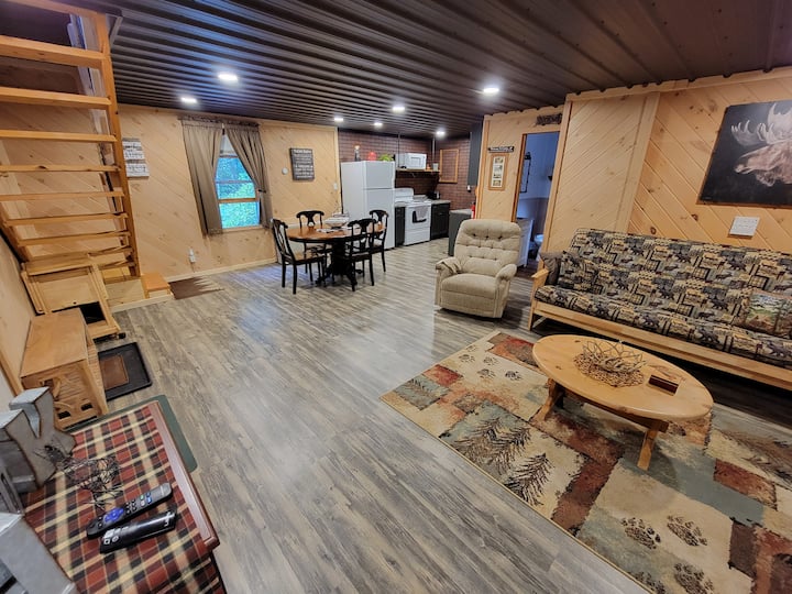 Cozy Cabin Near A Creek In The Forest - Adirondack Mountains