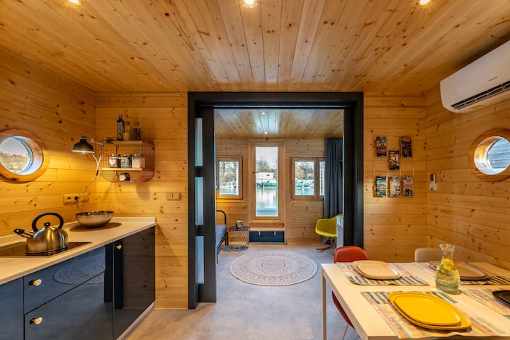 Newman, Wifi, Ac, Town 10', Parking Free, Views! - Prague
