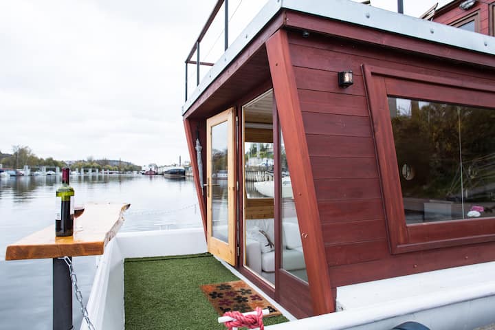 Luna-charming Houseboat Near Downtown W/free Parki - Prague
