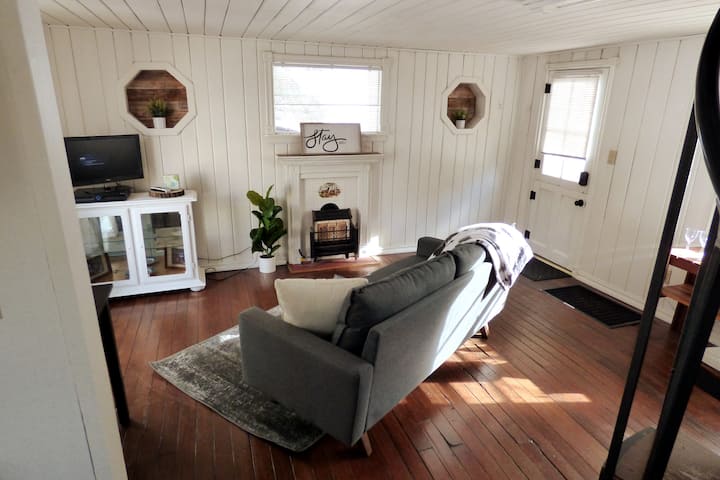 Charming- Tiny Cottage - Lake Arrowhead, CA