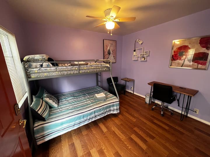 Lavender Room At Casa De Sierra Bonita - Room #5 - Los Angeles, CA