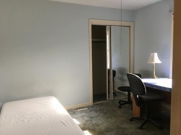 Alman1 Cheap Safe Quiet Room 10min 2 Duke/unc/nccu - Chapel Hill, NC