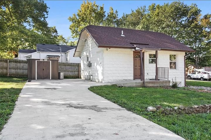 Adorable Kc Tiny Home - Kansas City, MO