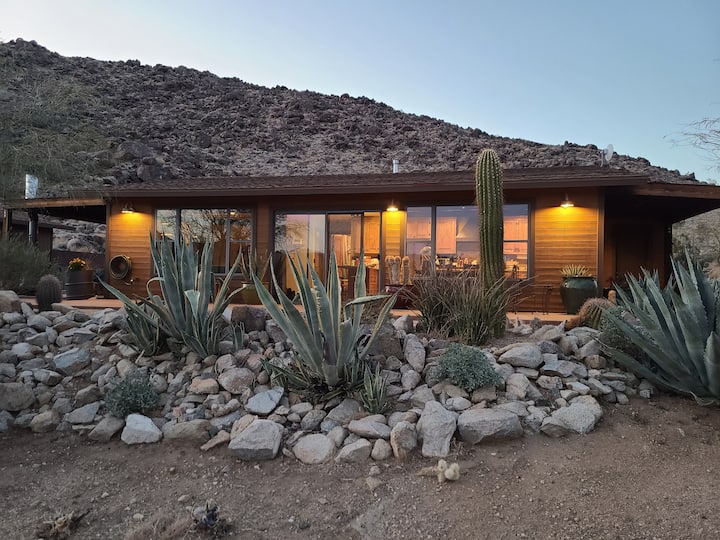 Private Oasis (5 Acres) With A 360 View & Hot Tub - Joshua Tree