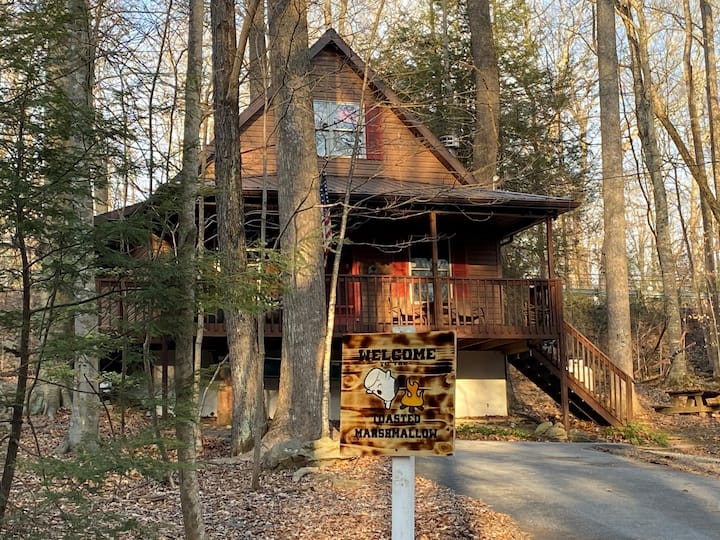 The Toasted Marshmallow - Cabin By The Lake - Summersville, WV