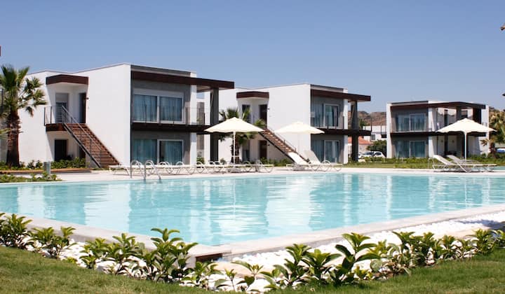 Ortakent Sahilde Havuzlu İSkeleli Sitede 2+1 Daire - Ortakent