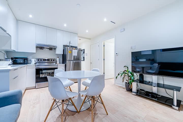 Modern & Cozy Basement Suite Private Entry - Vancouver