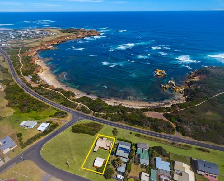 Peterborough Beach House - Houses for Rent in Peterborough, Victoria ...
