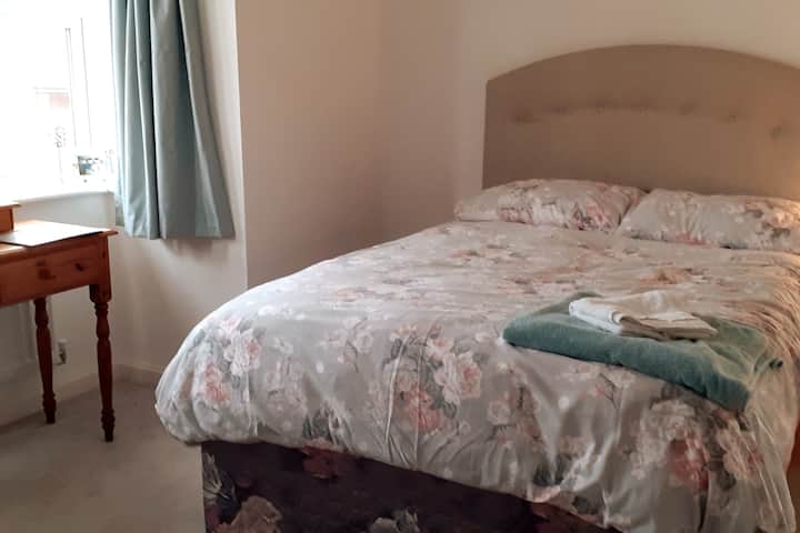 Beautiful En-suite Double Room - Wokingham