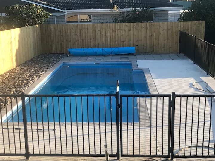 Family Home With A Pool! - Tauranga