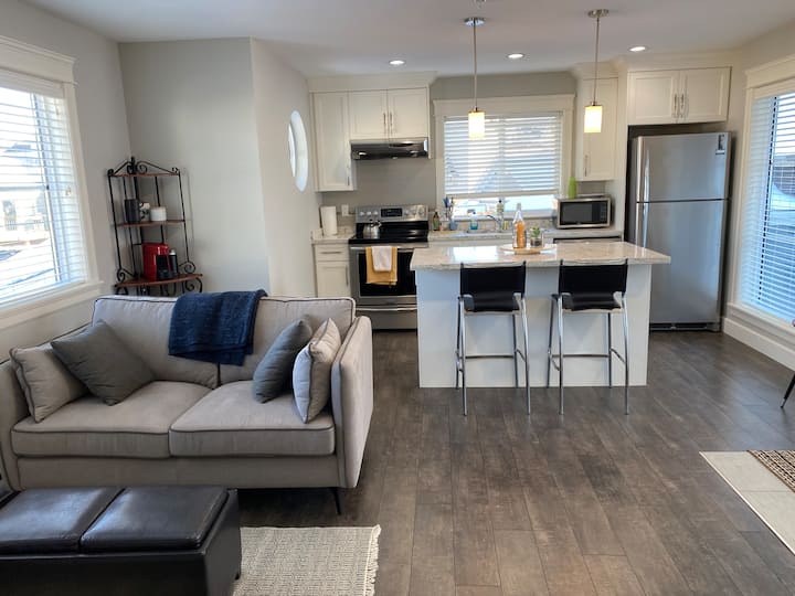 The Garrison - Spacious 1 Bedroom Guesthouse - Chilliwack
