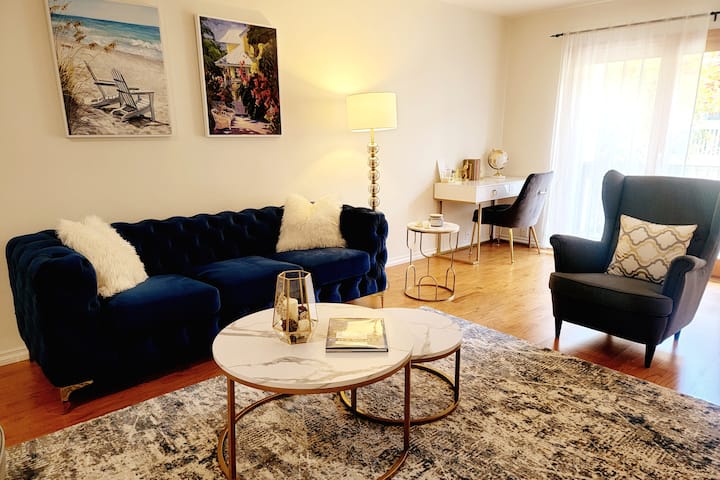Elegant 2-br Apt In The Heart Of Pb, Plaza Condo - San Diego, CA