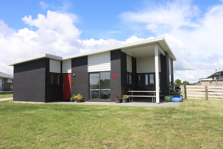 Beach Escape - Modern, Sunny In Quiet Cul-de-sac - Mangawhai Heads