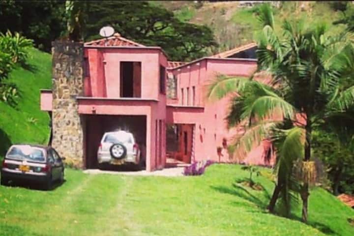 Hermosa Casa De Campo/ Beautiful Country House - Girardota