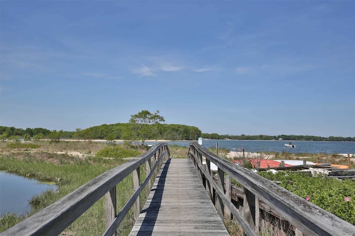 Water Views Beach Greenport Getaway - Greenport, NY