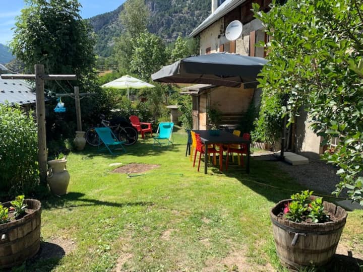 Maison Authentique De Charme Sur 3 Niveaux - Névache